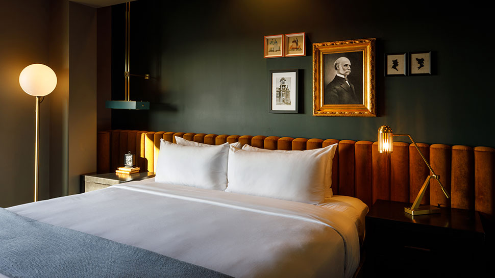 Luxury Hotel Rooms & Suites in Topeka, KS | Cyrus Hotel