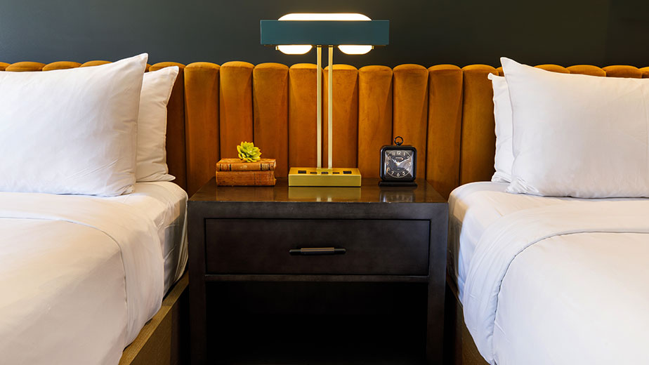 Luxury Hotel Rooms & Suites in Topeka, KS | Cyrus Hotel