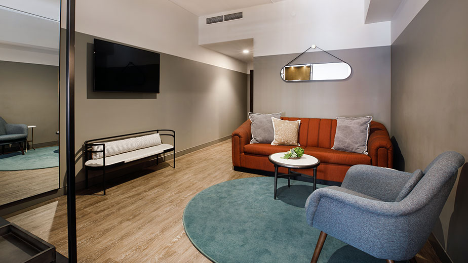 Luxury Hotel Rooms & Suites in Topeka, KS | Cyrus Hotel